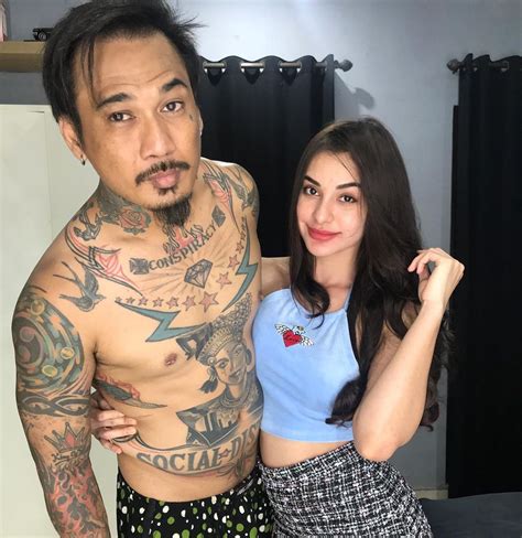Suaminya Gembar Gembor Teori Konspirasi Ini 4 Fakta Soal Istri Jerinx