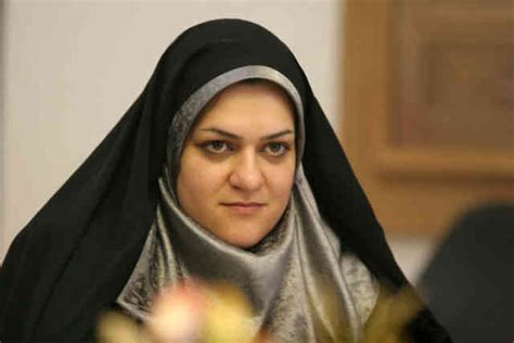 یکی از مَزایایِ حجابِ اسلامی سکسِ بی دَردسَرِ وَزیر عُلوم دَر آسانسور