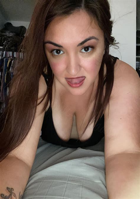 Bending Over With No Bra Is Always A Great View 😜 R Downblouse