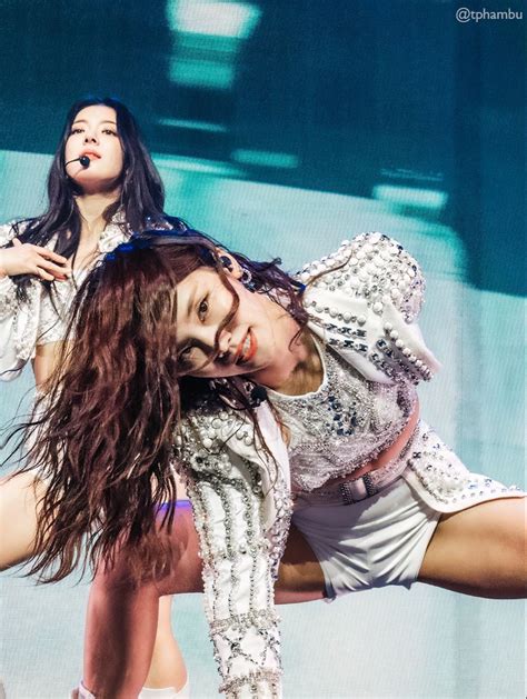 221110 Yeji Dancing Itzy Body Yeji Dance