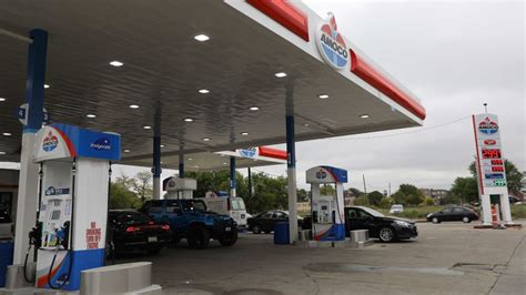 Amoco Gas Stations Return To Chicago Area After Nearly 20 Years As Bp