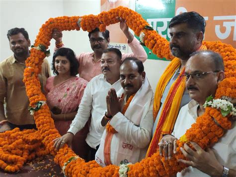 Former Cabinet Minister Dara Singh Chauhan Reached Mau मऊ पहुंचे पूर्व कैबिनेट मंत्री दारा