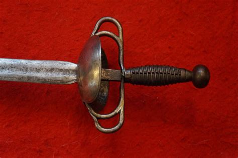 Непонятная рапира : Историческое холодное оружие