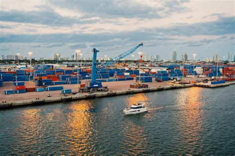 Miami Estados Unidos 01 De Marzo De 2016 Puerto De Contenedores