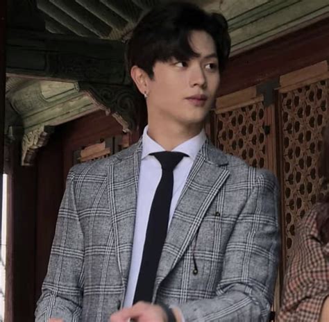 [잡담] 육성재 이 짤 나유연 느낌 있다 인스티즈 Instiz 드영배 카테고리