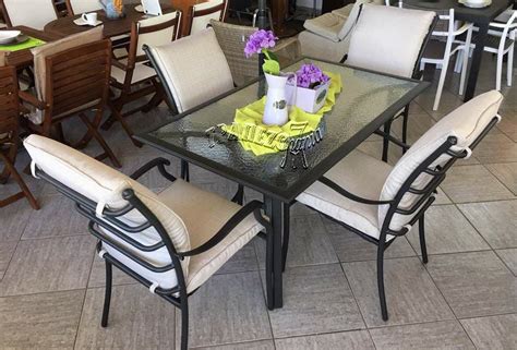 ΤΡΑΠΕΖΑΡΙΑ Malta ΑΛΟΥΜΙΝΙΟΥ ΣΕΤ ΕΞΩΤΕΡΙΚΟΥ ΧΩΡΟΥ ΜΕ ΜΑΞ