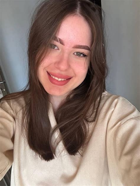 Am I Cute When I Smile😼 R Sfwnextdoorgirls