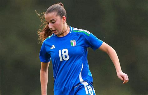 Women Bucci E Zanoni Ancora In Nazionale Under 19 Calcio Hellas