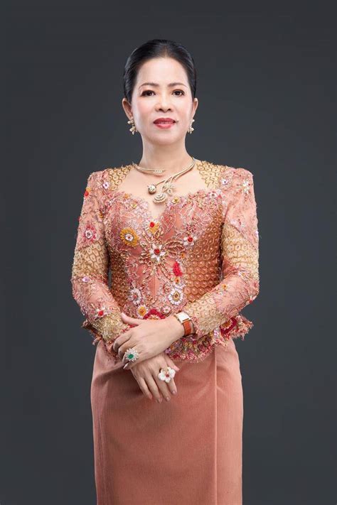 ព្រះមហាក្សត្រ ត្រាស់បង្គាប់ផ្តល់គោរមងារ «ឧកញ៉ា ដល់លោកស្រី កែវ សុម៉ាលី