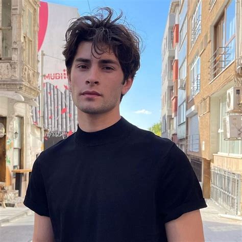 İzzet Yüksek Tiktok Star Umur Ulang Tahun Bio Fakta Keluarga Kekayaan Bersih Tinggi