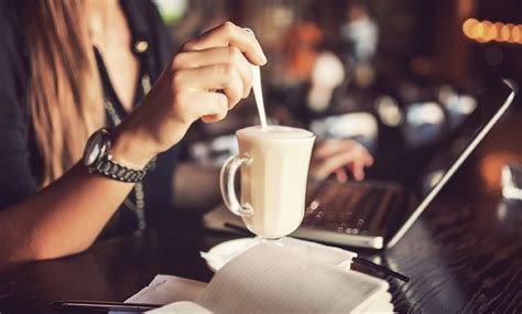 코딩하는 여자 Publy