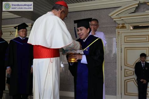 พิธีประสาทปริญญาบัตรวิทยาลัยเซนต์หลุยส์