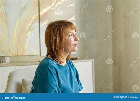 Profil Visage Femme Mature Rousse Image Stock Image Du Appartements