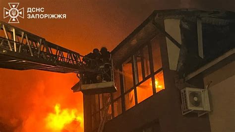 Наслідки атаки на Запоріжжя постраждала жінка Читайте на Ukr Net