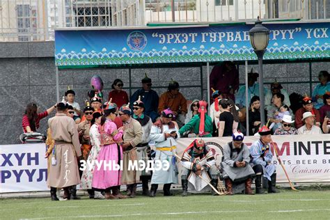 Фото Төрийн гурван өндөрлөг сурын талбайгаар зочиллоо