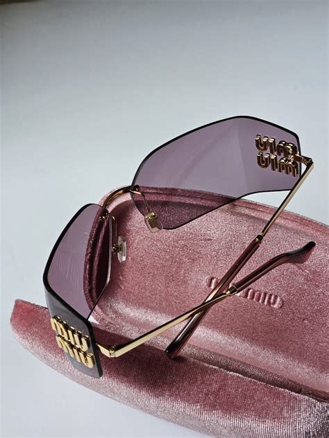 Pin By Kyondra H On Accessorize Pretty Sunglasses Sunglasses Women Oversized Glasses Fashion