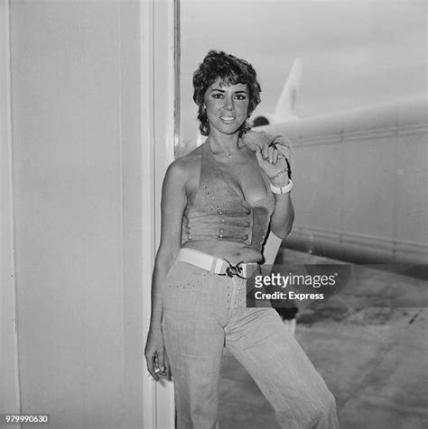 Hot Sexy Fiona Richmond Bikini Pics