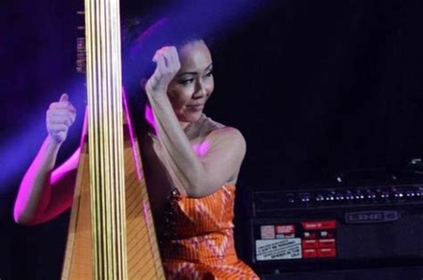 Harpist Maya Hasan Ungkap Dirinya Hidup Sesuai Mimpi Di Puan Talks Parapuan