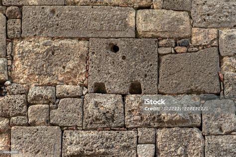 배경 다양한 크기와 모양의 큰 블록으로 만든 골동품 돌 벽 규모에 대한 스톡 사진 및 기타 이미지 규모 조적 0명 Istock