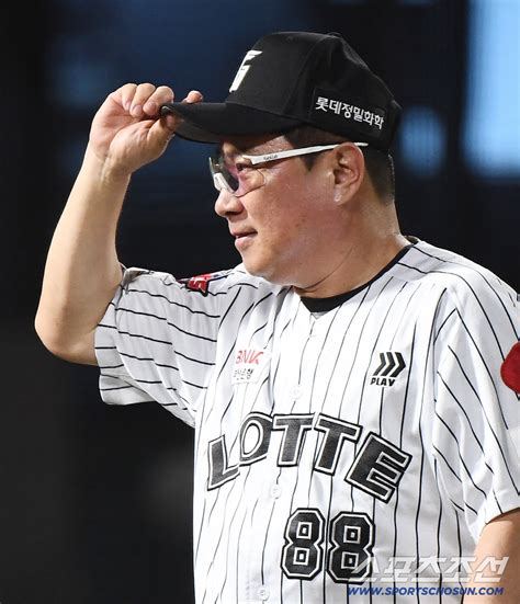 완전체 되자 4연승 → 3위 자리잡은 롯데…이제 힘이 붙었다 김태… 스포츠조선