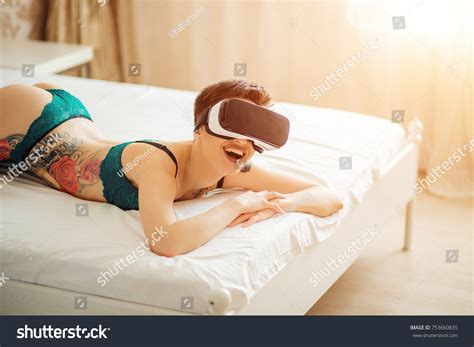 Sexy Woman Underwear Using Vr Glass库存照片753660835 Shutterstock