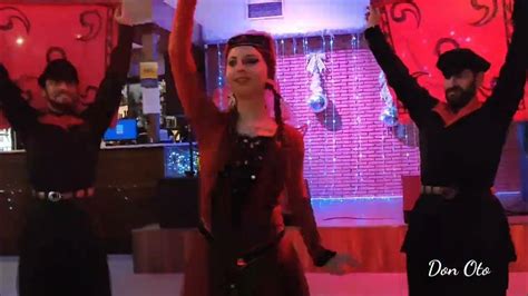 Танец Кинтаури Грузинские танцы კინტაური ცეკვავენ ტიფლისელი ყარაჩოღელები Georgian Dance