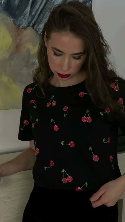 Блузка с вишенками как у Шарлотты из Sex And The City Fashion футболкаспринтом мода