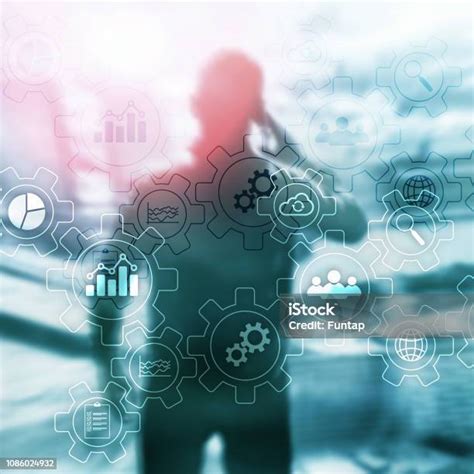 기어와 아이콘 비즈니스 프로세스 개요 다이어그램입니다 워크플로 및 자동화 기술 개념입니다 휴대 전화를 가진 남자 개선에 대한