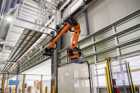 株式会社カインズ様にて積載高さ2 3メートルの荷下ろしを自動化 ～高積み対応の混載デパレタイズロボットを稼働～ 株式会社mujin