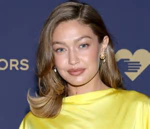 Gigi Hadids Matte Black Mini Bob” Is A Complete And Total Hair