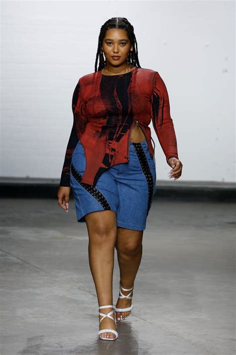 Karoline Vitto S S 25 Show Karoline Vitto