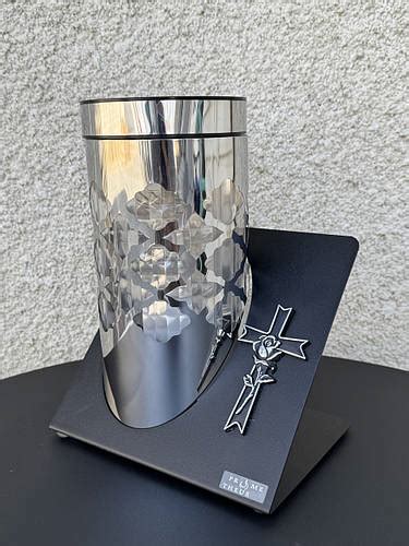 Лампадка на сонячній батареї на цвинтар лампадка сонячна на стійкій підставці імітація полумя