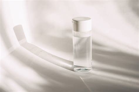 항아리에 클렌징 강장제로 플랫 누워 있습니다 얼굴 화장품과 아름다움 배경 스파 컨셉 뷰티 블로거 살롱 트리트먼트 컨셉 Minimalism 0명에 대한 스톡 사진 및 기타