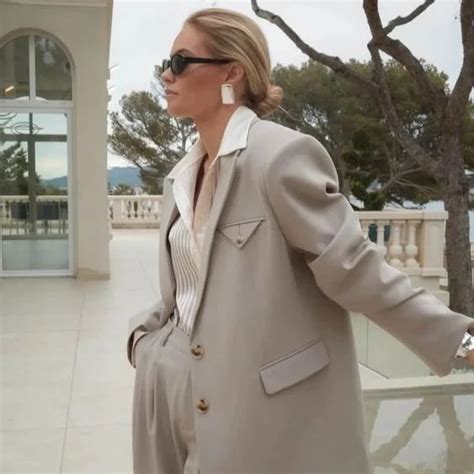 Modest Is Hottest — The Conservateur