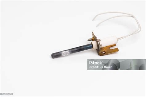 오래된 전자로 점화기 Hvac 유지 보수 용광로 수리 서비스 및 설치 개념 전기로에 대한 스톡 사진 및 기타 이미지 전기로