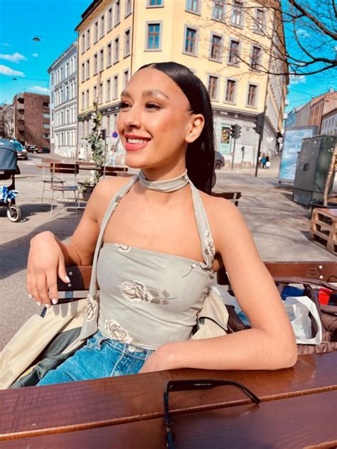 5 Hot Sexy Selma Ibrahim Bikini Pics