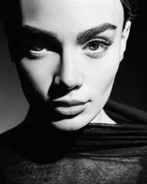 АННА ЕГОЯН • СТИХИ Прочитай не стих Прочитай меня Чтобы я утих Чтобы я унял Беспокойных