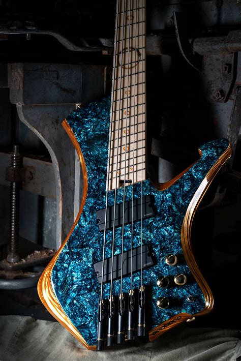 Electric Bass Python 5 Azuregold Oroboro Guitars