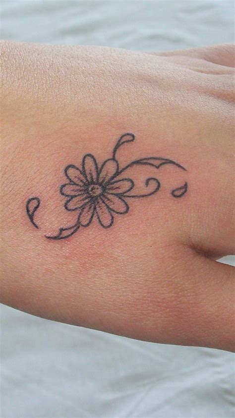 Pin By Laura Hughes On Tatoos Daisy Tattoo Small Daisy Tattoo Hand