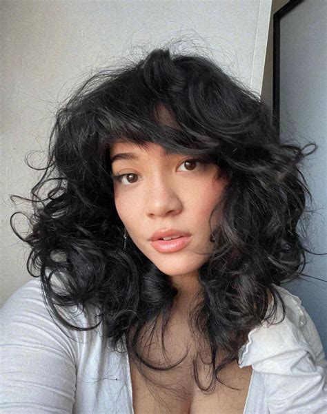 Cinnabrit Streamer Showing Some Cleavage Prk6942