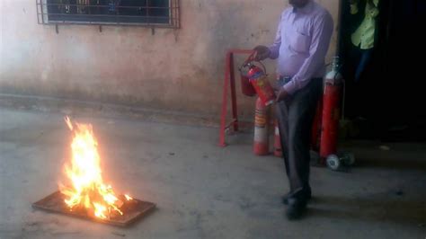 Fire Extinguisher Demo Universal Fire And Safety Services Youtube