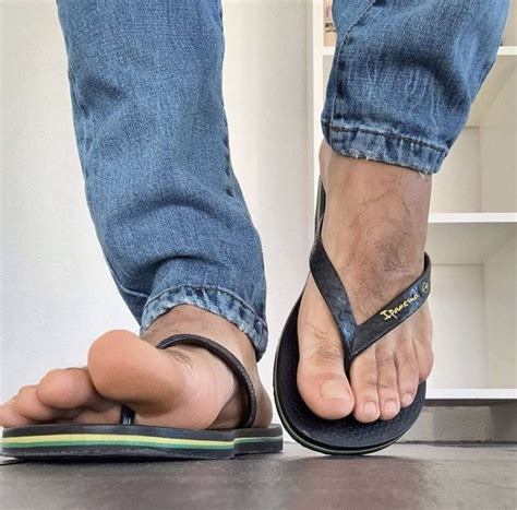 Pin By Shawn Leon On Mens Flip Flops Mens Flip Flops Male Feet Mens