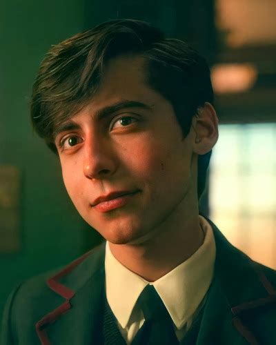 Aidan Gallagher As Five Hargreeves Number Five Tumbex