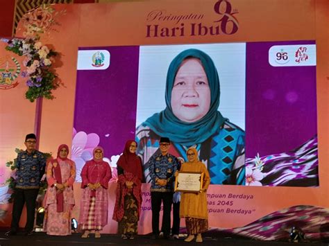 Prof Dr Rabina Yunus Terima Penghargaan Perempuan Inspiratif Dan Gender Campion Berita Sembilan