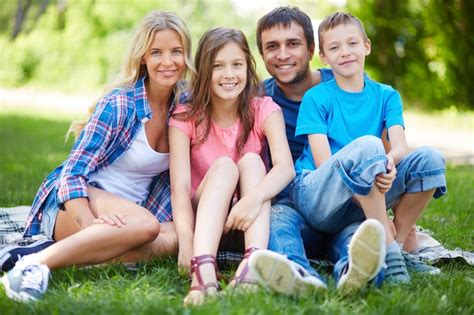 Familie Mit 2 Kindern Bilder Kostenloser Download Auf Freepik