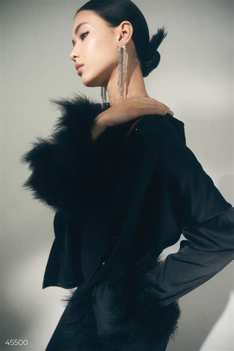 Чорна шовкова блуза з пірям арт 45500 ♡ інтернет магазин Gepur