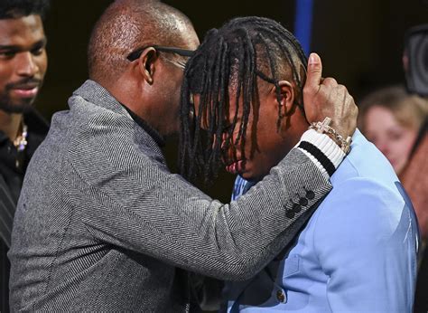 Travis Hunters Dad Rocks Some Serious Ice In Heartwarming Moment Before Nfl Draft