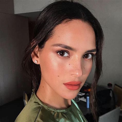 How To Make Dark Brown Eyes Brighter Without Makeup