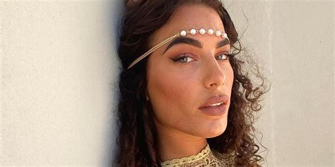 Temptation Island Verleidster Nena Gaat Viral Met Topless Foto