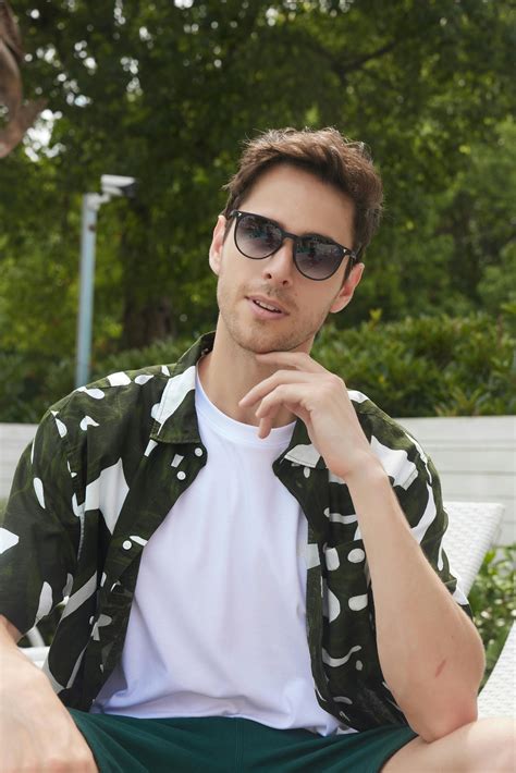 Men Wearing Sunglasses Photos Download The Best Free Men Wearing